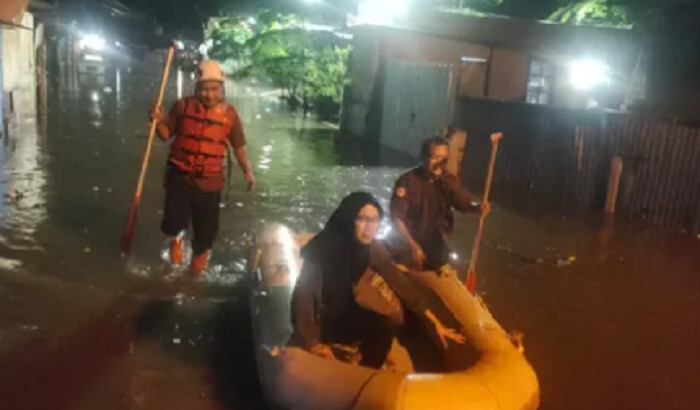 Tanggul Jebol, Ribuan Warga Terdampak Banjir di Kabupaten Bandung